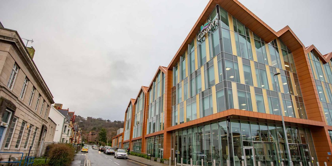 Plans to reopen Colwyn Bay high street for traffic - Herald.Wales