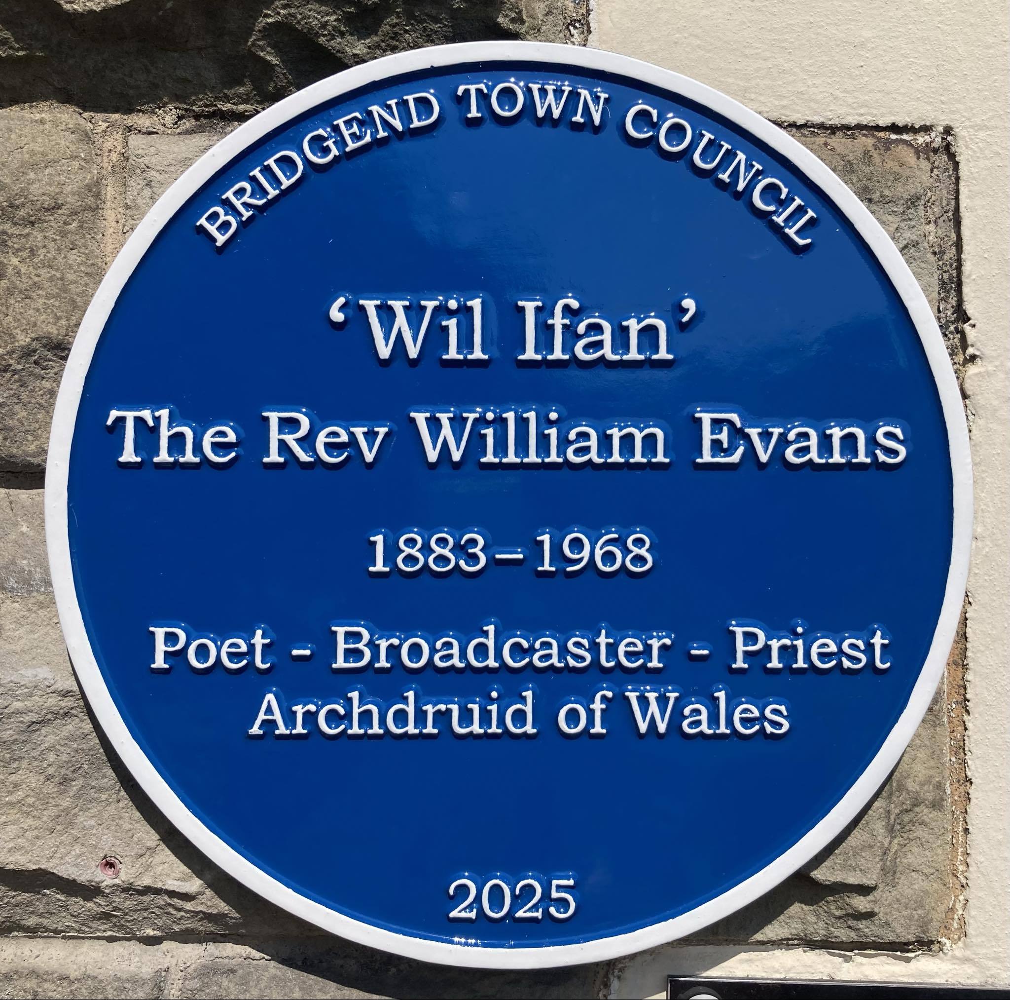 Blue Plaque unveiled in Bridgend town for local legend - Herald.Wales