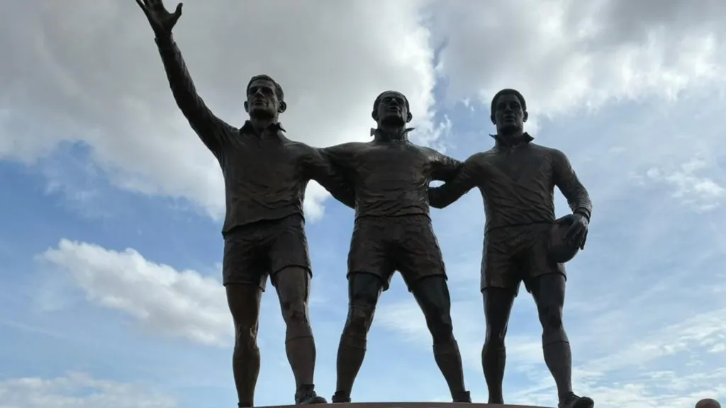 Cardiff Bay Rugby Codebreakers statue updated to honour Sir Billy Boston’s Knighthood - Herald.Wales