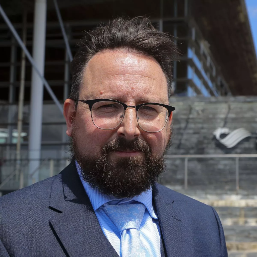 Hundreds gather for funeral of Labour's Hefin David - Herald.Wales