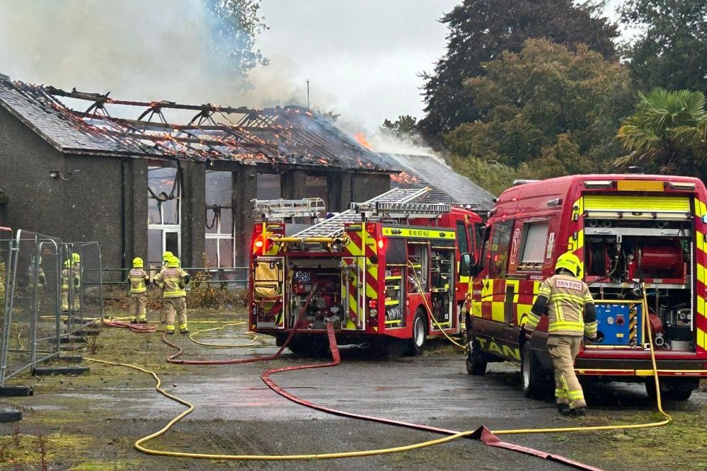 Fire at former Highmead School building - Herald.Wales