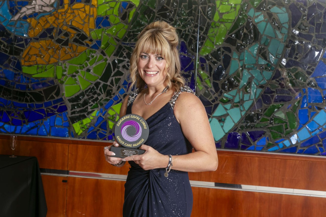 Music hero Heather strikes gold at ‘social care Oscars’ for giving ...