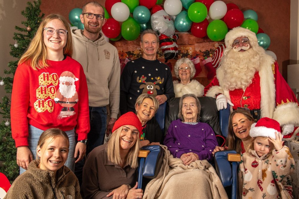 Magic of Christmas comes alive at Plas Y Dderwen Care Home with visit ...