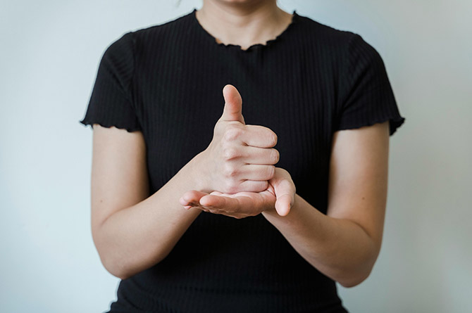 Senedd unanimously backs sign language bill - Herald.Wales