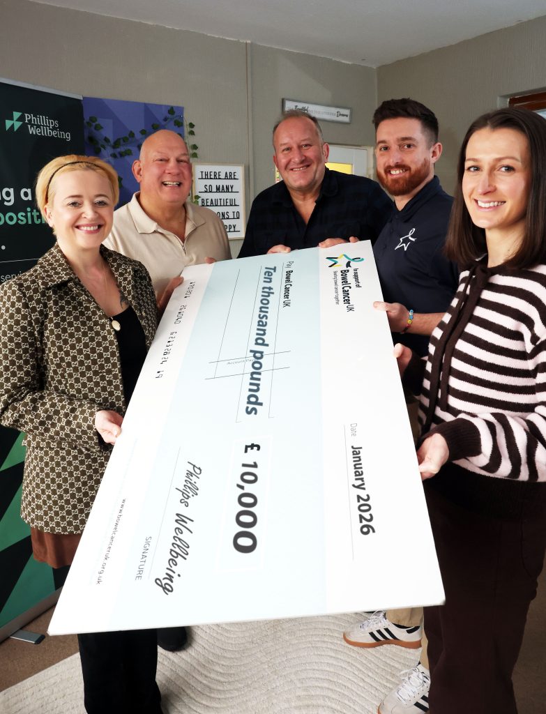 Daughter of former Wales rugby coach inspires £10,000 bowel cancer ...