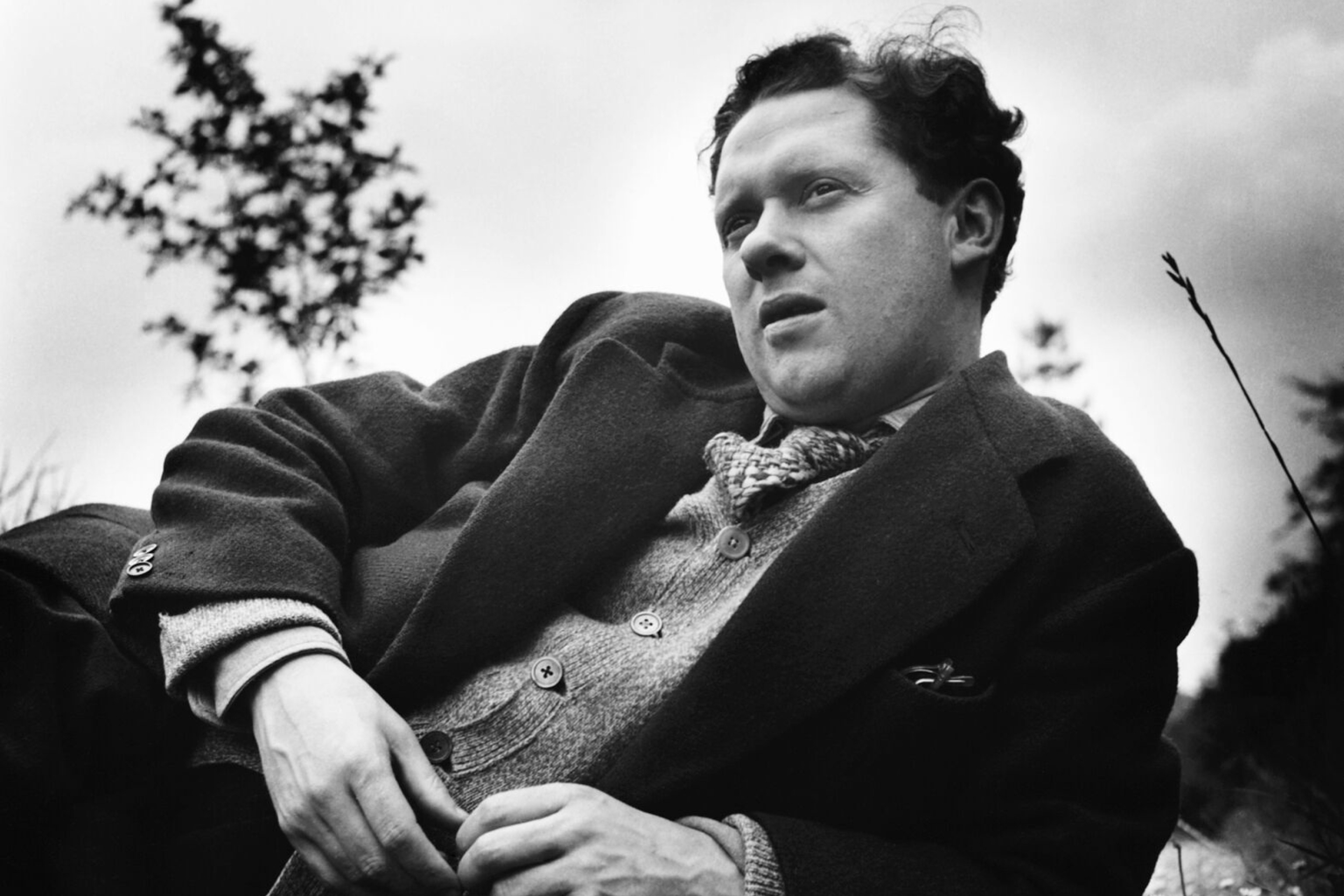 Dylan Thomas copied other poets’ work as a schoolboy, research finds ...
