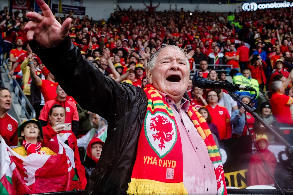 Dafydd Iwan condemns anti-asylum seeker protest for using his song ...