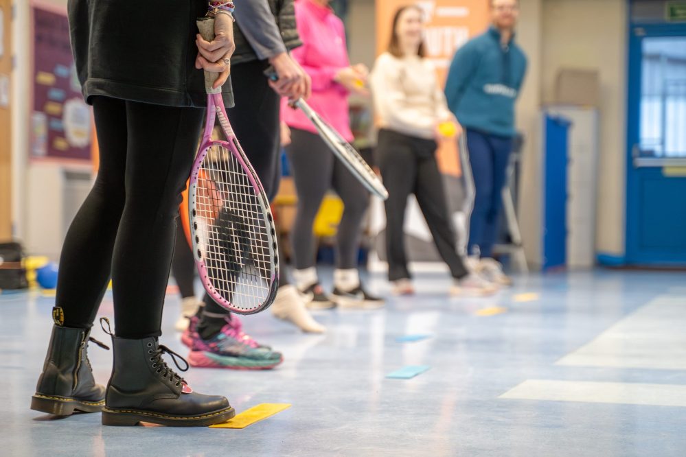 Tennis Wales celebrates milestone as 900th school trained through FAGE ...