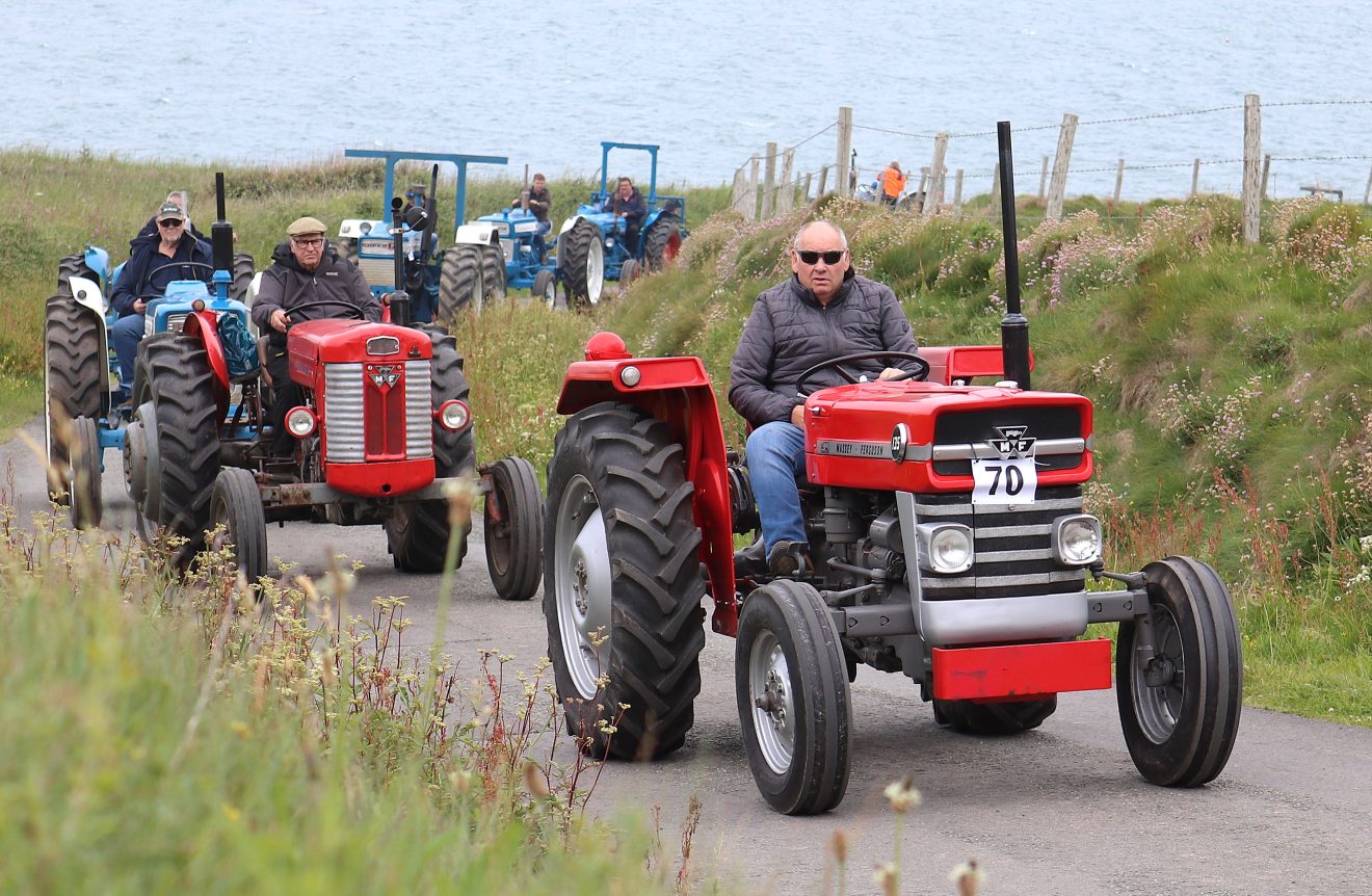 All roads lead to Llŷn for national tractor run - Herald.Wales